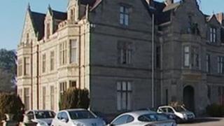 Force to keep Leek Wootton stately home HQ - BBC News