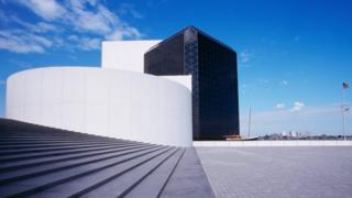 I M Pei: His most iconic buildings in pictures - BBC News