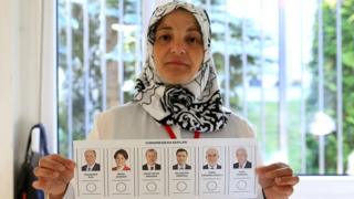 Turkey election: Erdogan wins re-election as president - BBC News
