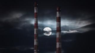 Rare 'blue moon' to enchant Halloween stargazers - BBC News