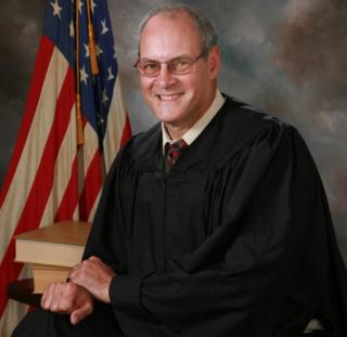 Ambushed Ohio judge shoots gunman dead outside court - BBC News