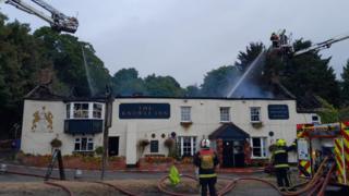 Fire destroys 16th-Century Knowle Inn in Somerset - BBC News