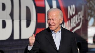 US election: How left-wing is the Democratic field? - BBC News