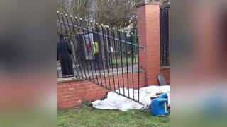 Arrest made over prayer-time thefts in mosques - BBC News