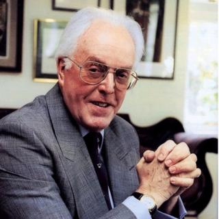 Obituary: Brian Rix - BBC News