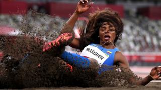 Tokyo Olympics: 21 striking photographs from the Olympic Games - BBC Sport