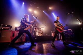 Paris attacks: Photos capture fatal rock concert - BBC News