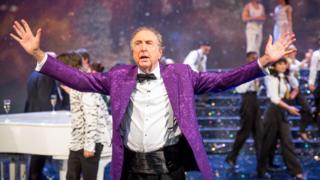 Terry Jones 'still here' despite dementia, says Eric Idle - BBC News