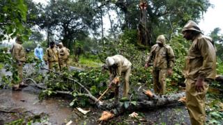Cyclone Titli: Eastern India battered by deadly storm - BBC News