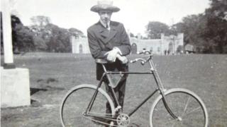 Forgotten 5th Marquess of Anglesey photos 'cause stir' - BBC News