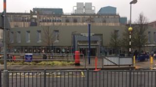 Southampton Hospital declares 'major incident' after power cut - BBC News