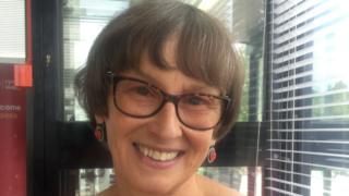 Violinist uses brain waves to play 29 years after accident - BBC News