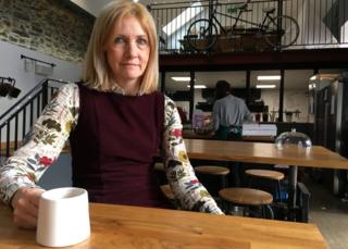 Food writer Lisa Fearn defends coffee shop closed by council - BBC News