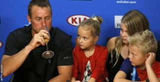 Australian Open: Lleyton Hewitt's singles career ends with loss - BBC Sport