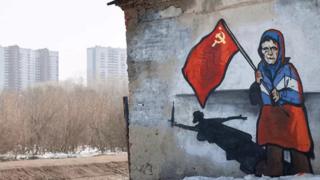 Babushka Z: The woman who became a Russian propaganda icon - BBC News