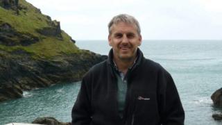 Steve Moir: Cyclist killed in head-on Cambridge busway crash - BBC News