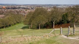 Man jailed for attacking woman on Dunstable Downs in 2006 - BBC News