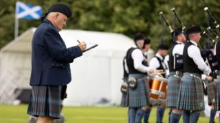 Pipe band world champions 2023 crowned in Glasgow - BBC News