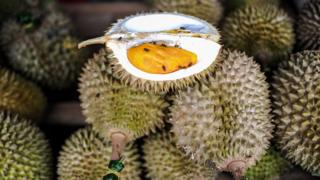 Rotten durian causes Melbourne university evacuation - BBC News