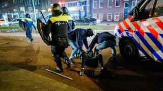 Covid: Curfew stays despite 'scum' riots in Dutch cities - BBC News