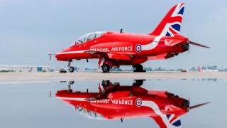 RAF to allow beards for the first time - BBC News