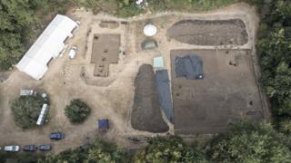 Forgotten River Thames trading hub unearthed after 1,000 years - BBC News