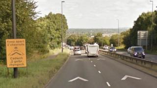 Proposed £200m A55/A494 road routes 'should be hybrid' - BBC News