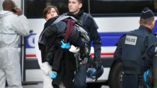 Paris attacks: Images of aftermath of deadly shootings - BBC News