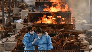 2021 in pictures: Striking photojournalism from around the world - BBC News