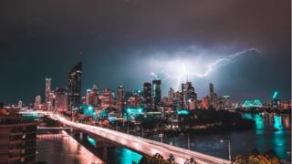 Lightning storm blazes across Queensland skies - BBC News