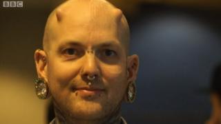 La controvertida vida de Aaron Traywick, el "biohacker" que murió a los ...