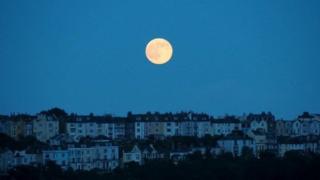 In pictures: Strawberry Moon rises over the south - BBC News