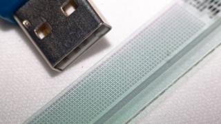 School student's cool plastic electronics - BBC News