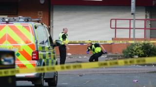 Smethwick stabbing: Man killed at shopping centre - BBC News
