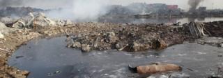 China Tianjin explosions: Premier Li Keqiang visits scene - BBC News