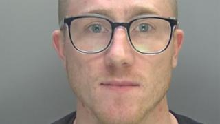Cheerleading coach jailed for naked Snapchat photo to girl, 13 - BBC News