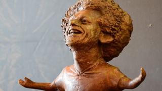 Mo Salah: Unusual sculpture of Liverpool star unveiled in Egypt - BBC News