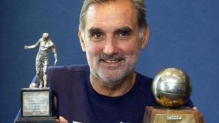 In Pictures: Remembering George Best ten years after his death - BBC News