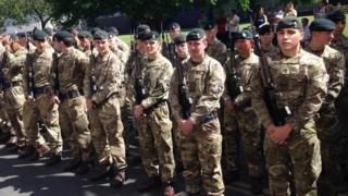 Queen's Royal Hussars in Worcester freedom parade - BBC News