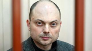 Ukraine war: Russian activist writes letters from jail - BBC News