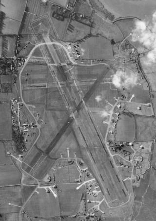 World War Two aerial photos opened to public for first time - BBC News