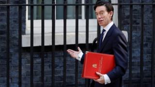 Ex-Tory MP Rory Stewart stands down to run for London mayor - BBC News