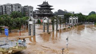 China rains: Thousands stranded after record downpour - BBC News