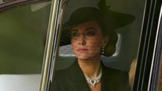 Queen’s funeral: Emma the pony’s ex-owner ‘would be so proud’ - BBC News