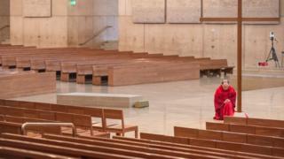 Coronavirus: World celebrates Easter despite lockdown - BBC News