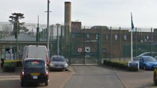Concerns over loss of Campsfield House detainees' property - BBC News