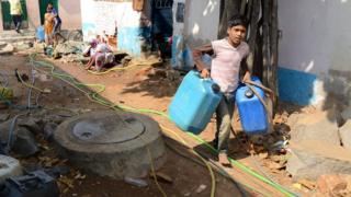 How Indians are coping with a dangerously hot summer - BBC News