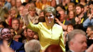 UK Parliament declares climate change emergency - BBC News