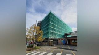 Wycombe Hospital approaching end of life - NHS trust - BBC News