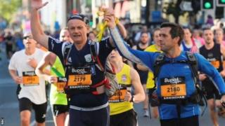 Running blind: How do you run the London Marathon without sight? - BBC News